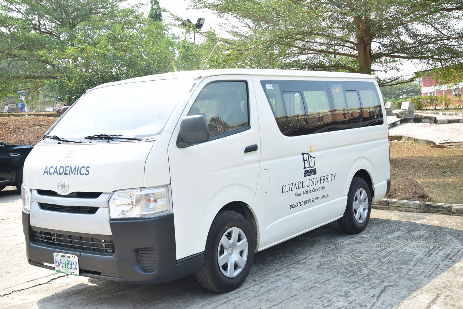 PARENTS FORUM DONATES BUS TO ELIZADE UNIVERSITY Elizade University
